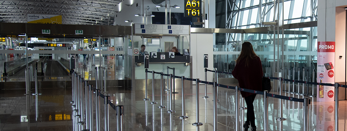Airport Barriers | Airport Retractable Barriers | Queue Management