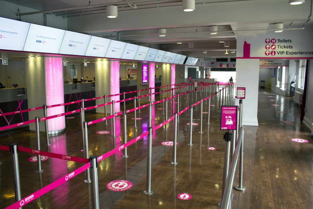 4 wayfinding signage solutions for event venues | Tensator Group